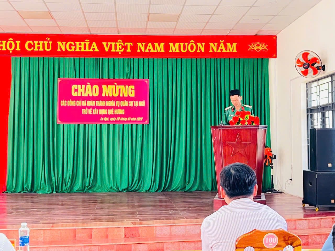 XÃ LA NGÀ TỔ CHỨC ĐÓN QUÂN NHÂN XUẤT NGŨ, TƯ VẤN HƯỚNG NGHIỆP VÀ TẶNG ...