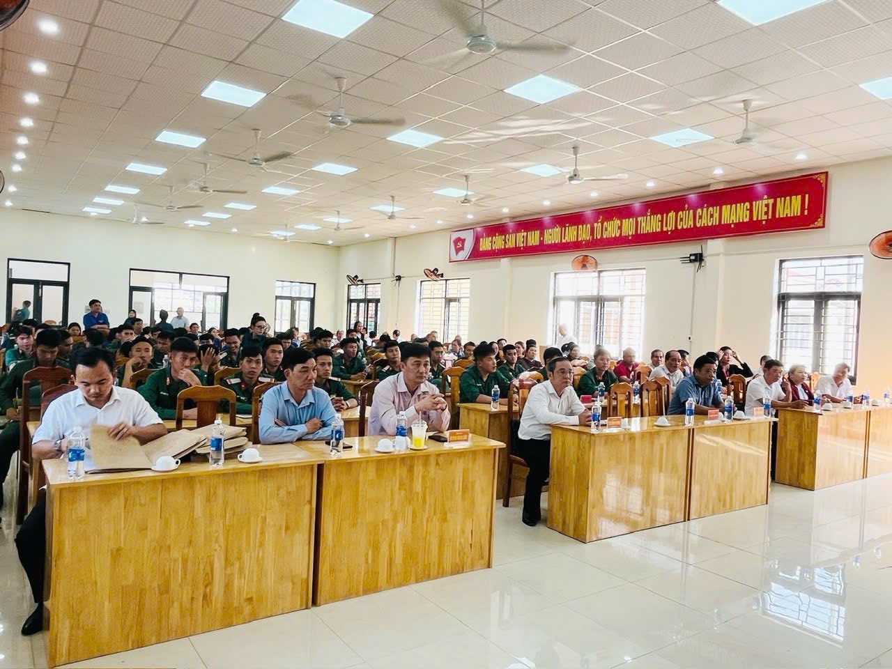 XÃ LA NGÀ TỔ CHỨC ĐÓN QUÂN NHÂN XUẤT NGŨ, TƯ VẤN HƯỚNG NGHIỆP VÀ TẶNG ...